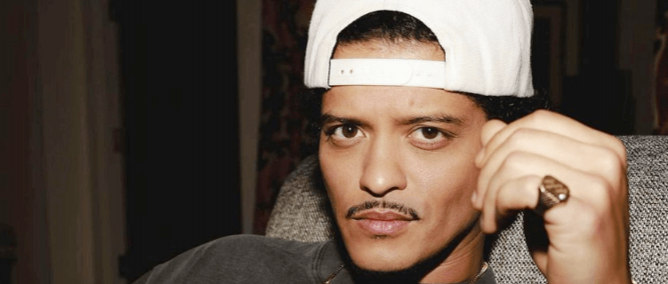 Dumont FM - Bruno Mars diz que adoraria fazer um feat. com Lady Gaga Dumont FM - Bruno Mars diz que adoraria fazer um feat. com Lady Gaga